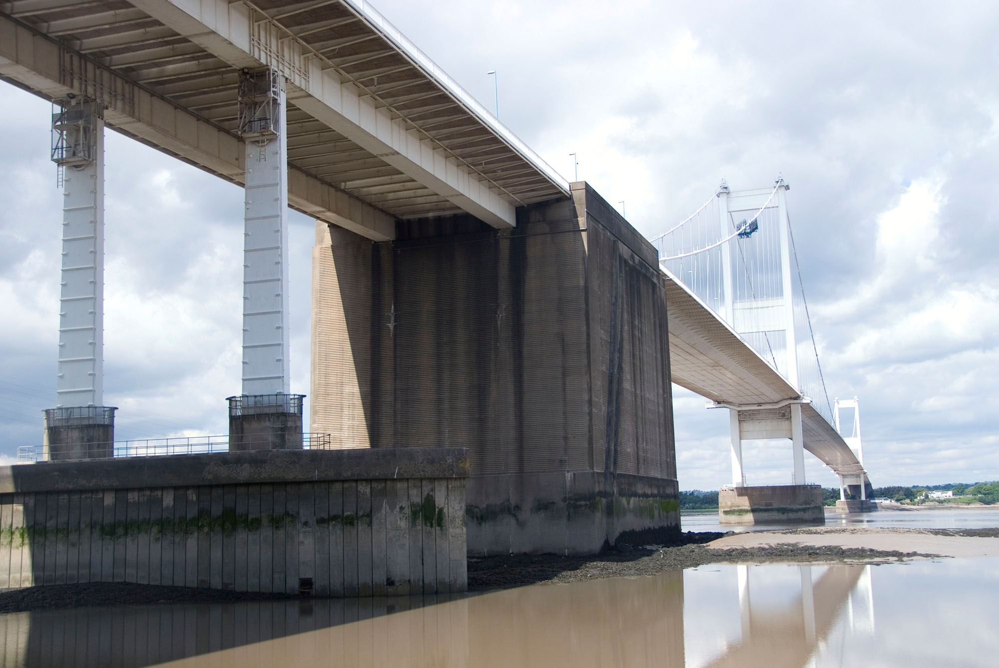 Aust cliff – UK Fossil Collecting