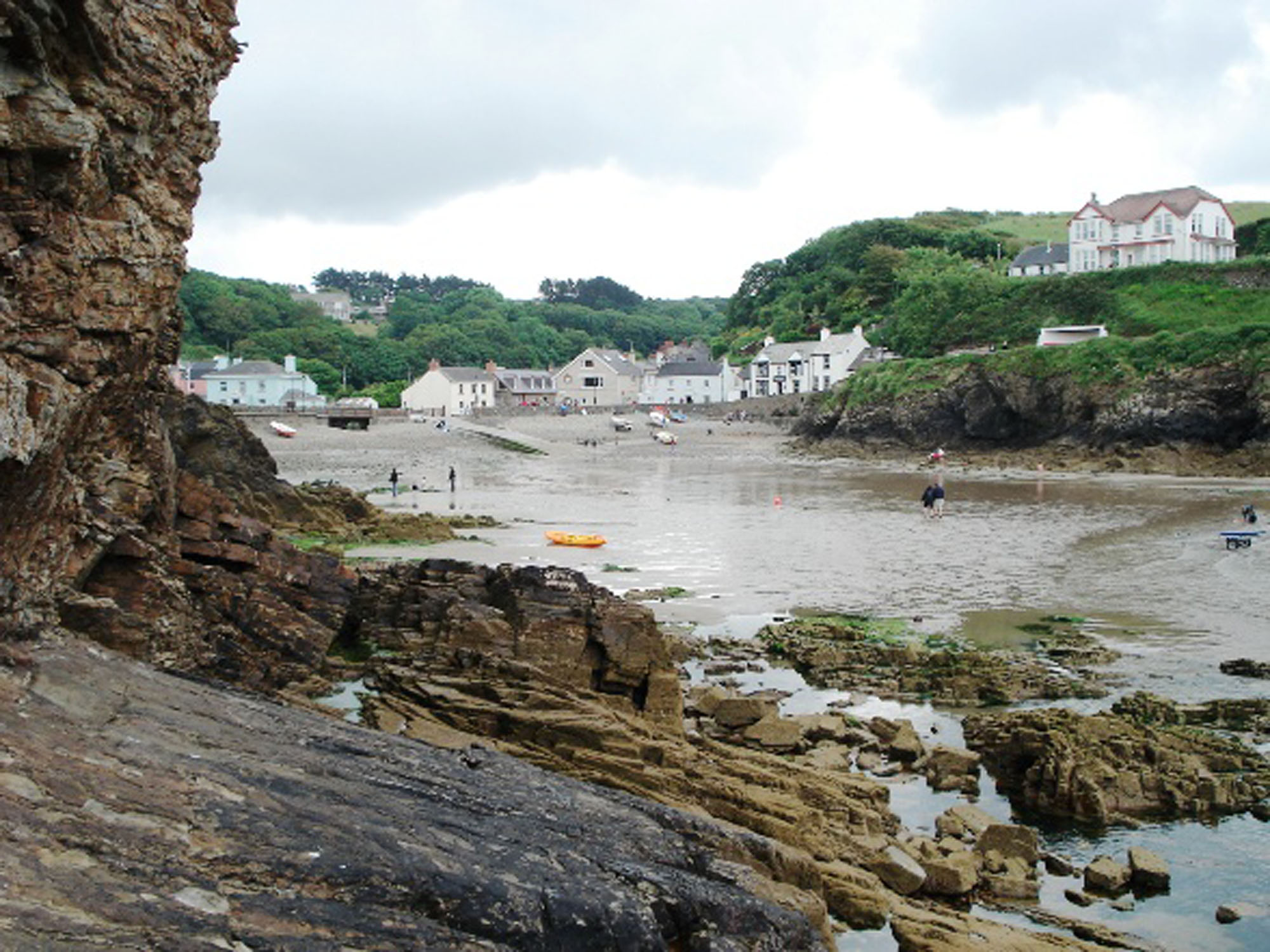 Little Haven village and cliffs – UK Fossil Collecting