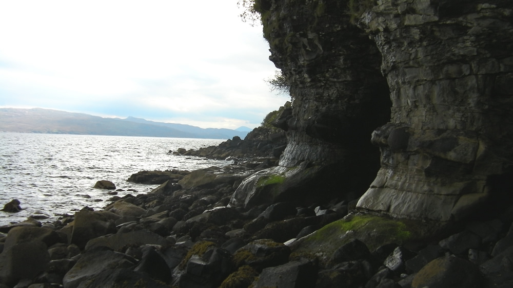 The first cave with twin openings – UK Fossil Collecting